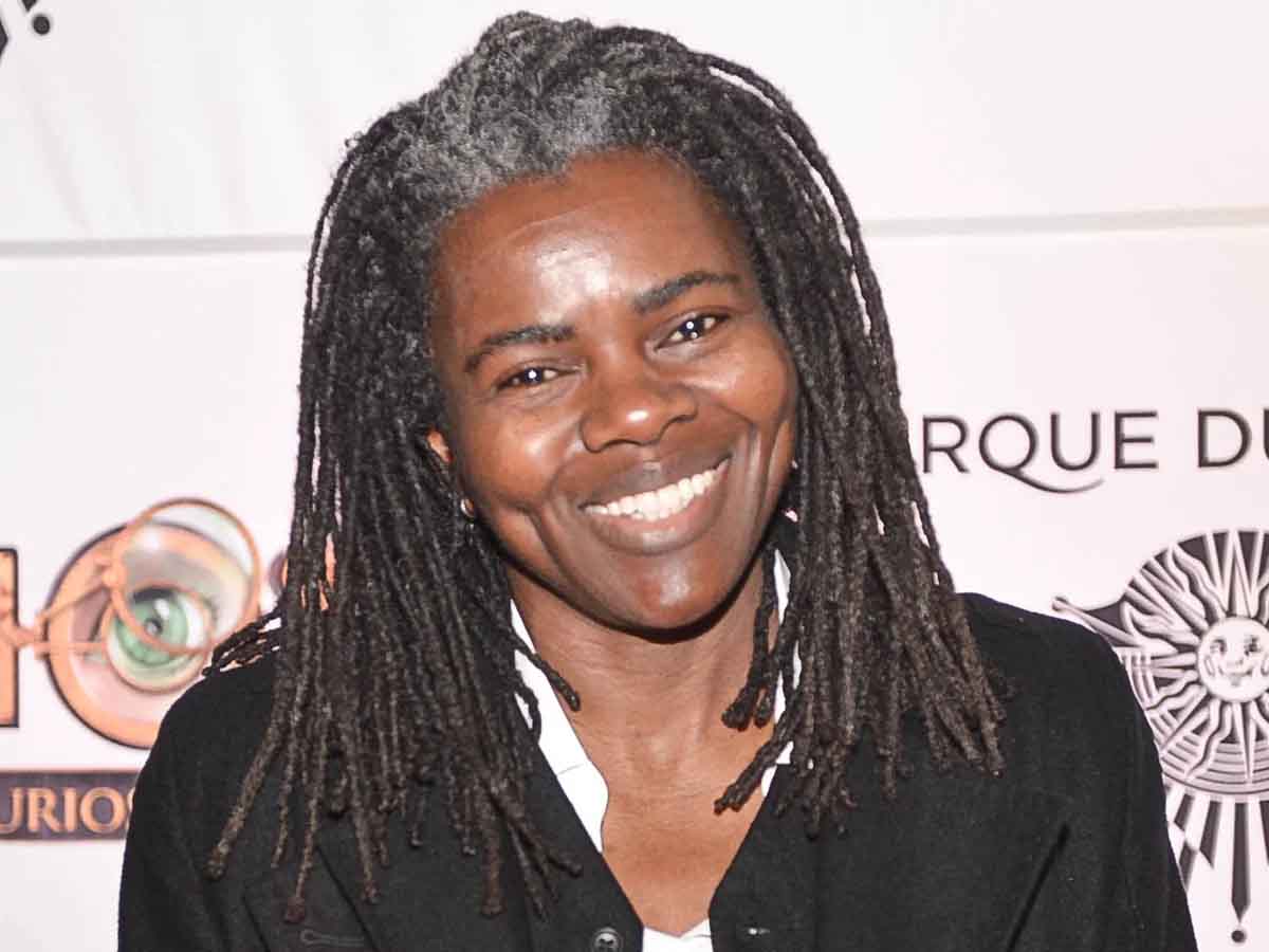 Tracy Chapman Was the First Black Person to Win a CMA Award Thanks to ...