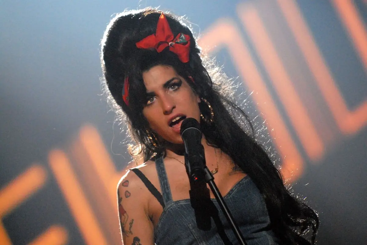 Amy Winehouse Sang Like a Horn: The Jazz Phrasing That Made Pop Nervous ...