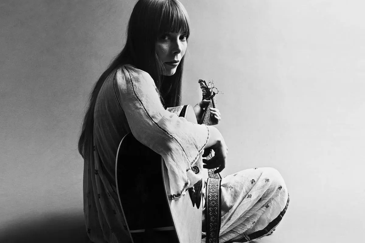 Joni Mitchell vs Bob Dylan: How a 'Late Dylan Fan' Finally Got Him ...